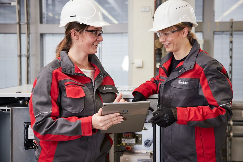 4 benefits of a service agreement for your vacuum equipment - Leybold