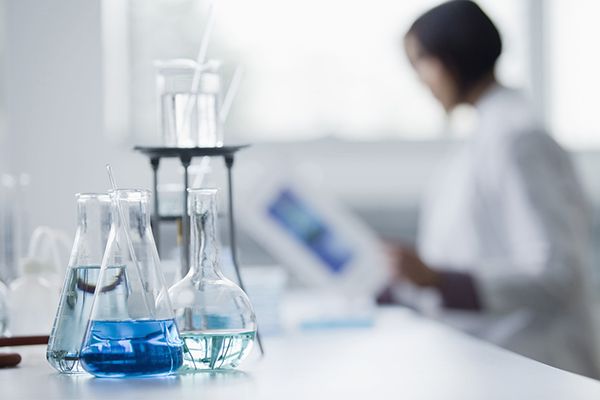 Common accidents in a laboratory - Leybold