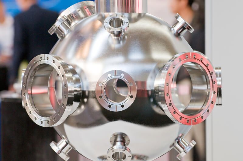 How to achieve and maintain UHV and XHV levels - Leybold